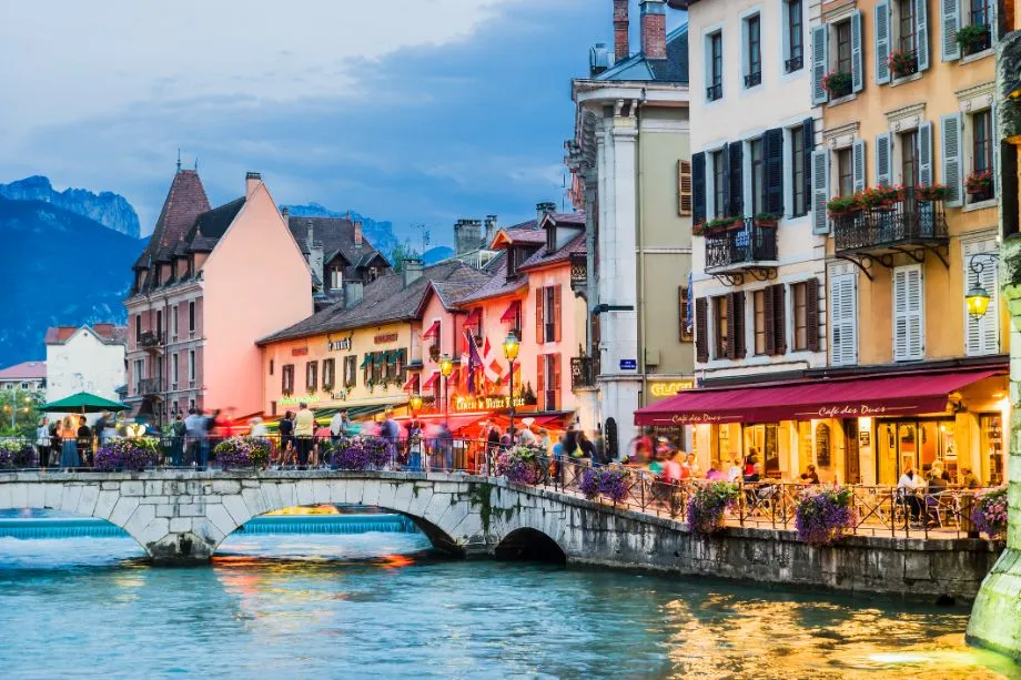 Cheap bus ticket Geneva - Airport > Annecy with BlaBlaCar bus - from £5 ...