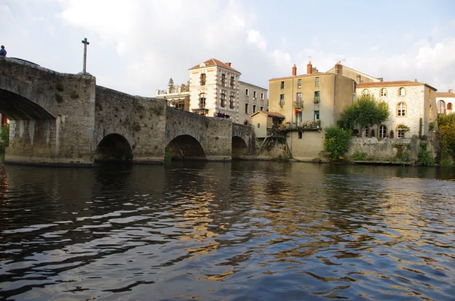 Cheap bus ticket Nantes > Clisson with BlaBlaCar bus - from £4.50 ...